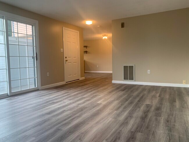 33 Springfield Estates, Rochester, NH 03867 - Condo for Rent in ...