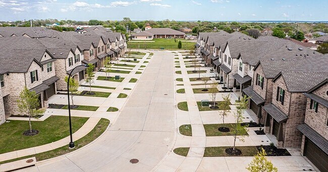 Bluebonnet Trail Townhomes Townhomes for Rent - Arlington, TX ...