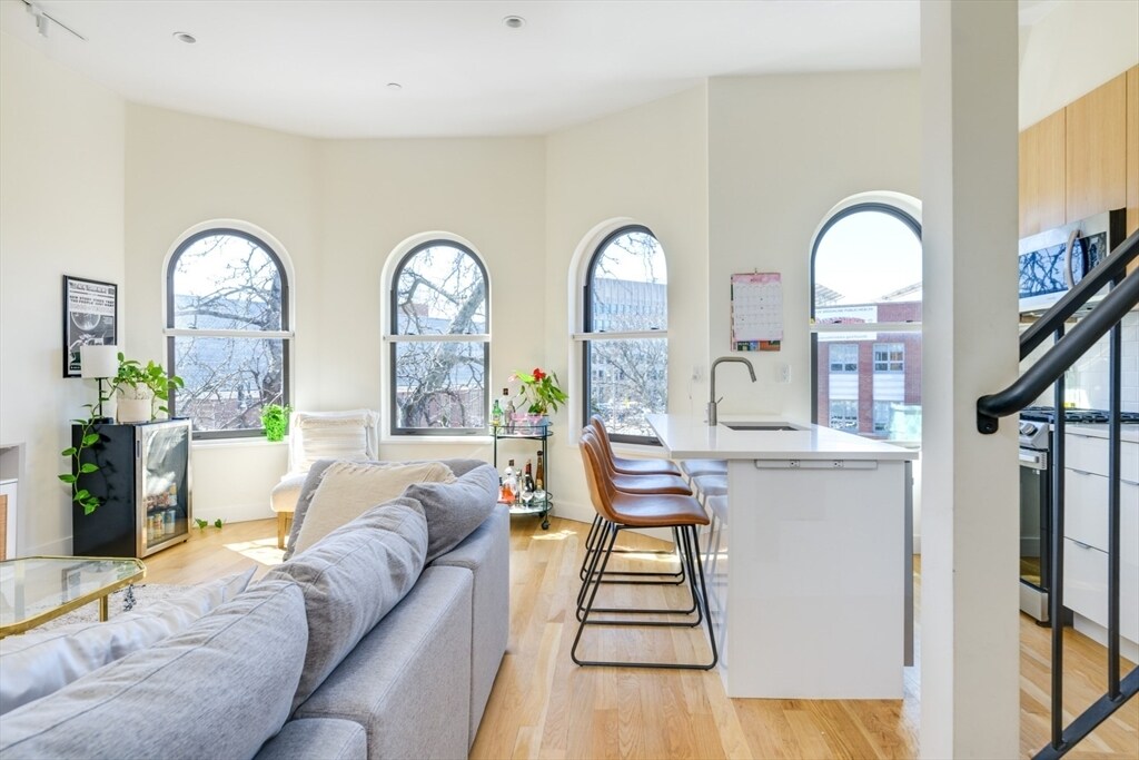 37 Harvard St Unit 3, Brookline, MA 02445 - Room for Rent in Brookline ...