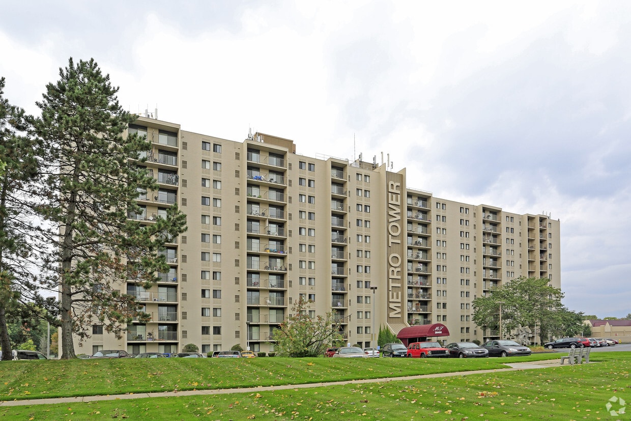Metro Tower Apartments - 26450 Crocker Blvd Harrison Township, MI 48045 ...