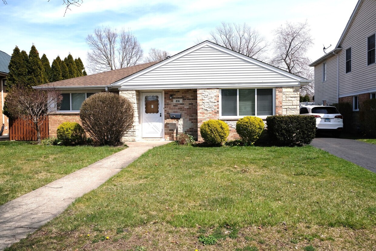 891 E Grant Dr, Des Plaines, IL 60016 - House Rental in Des Plaines, IL | Apartments.com