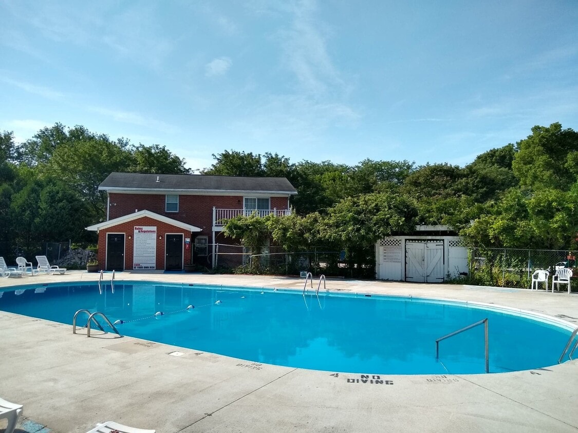 Colonial Crest Apartments - 405 S Morrison Rd Muncie, IN 47304 ...