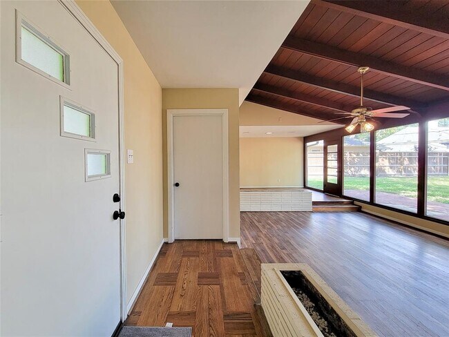 1318 Centennial Dr, Houston, TX 77055 - House Rental in Houston, TX ...