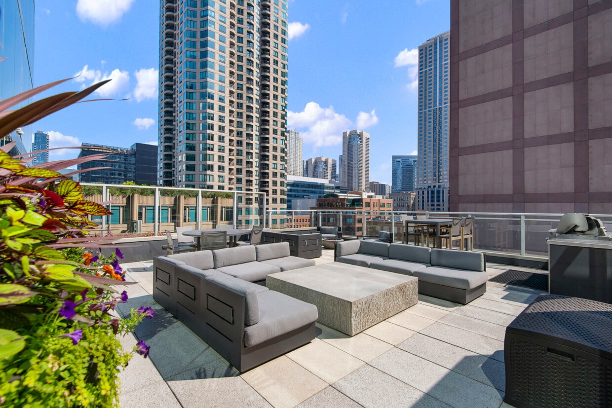Env Chicago - Apartments in Chicago, IL | Apartments.com
