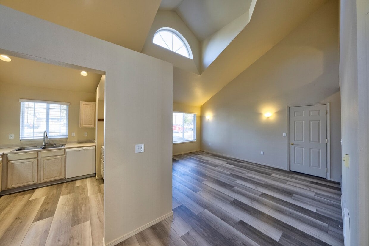 1442 NE Covington Ln, Bend, OR 97701 - Townhome Rentals in Bend OR ...