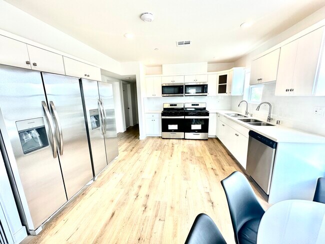 1543 W 37th Pl, Los Angeles, CA 90018 - Townhouse for Rent in Los ...