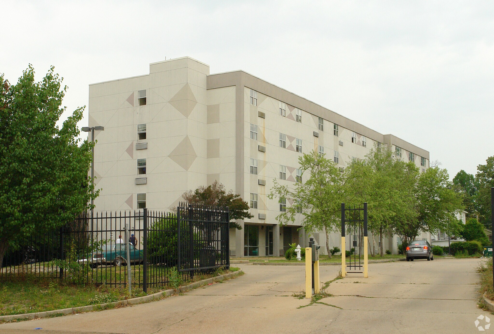 Jackson Manor Apartments - 332 Josanna St Jackson, MS 39202 ...