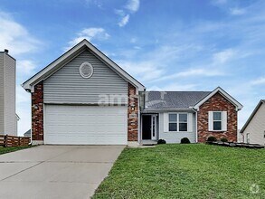 Sentinel Ridge Apartments for Rent with a Living Room - Fairborn, OH ...