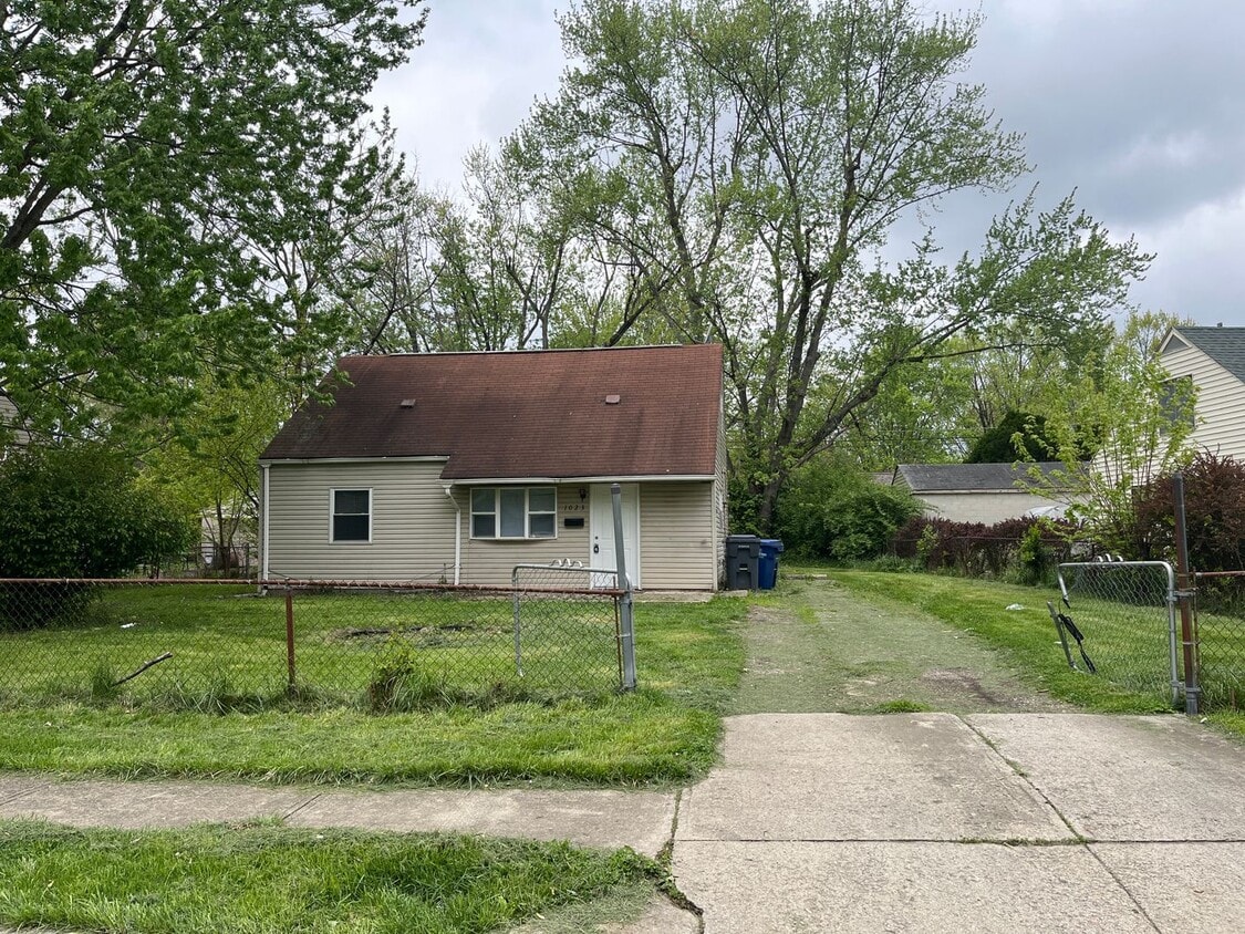 1023 Dimson Dr E, Whitehall, OH 43213 - House Rental in Whitehall, OH ...