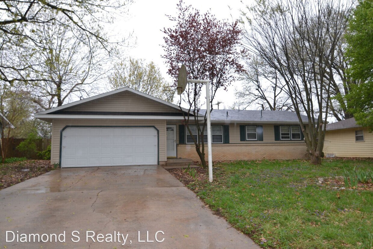 1304 E Cambridge St, Springfield, MO 65804 - House Rental in ...