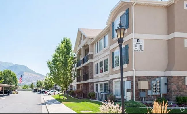 Cambria Condominiums Apartments for Rent with a Walk-In Closet ...