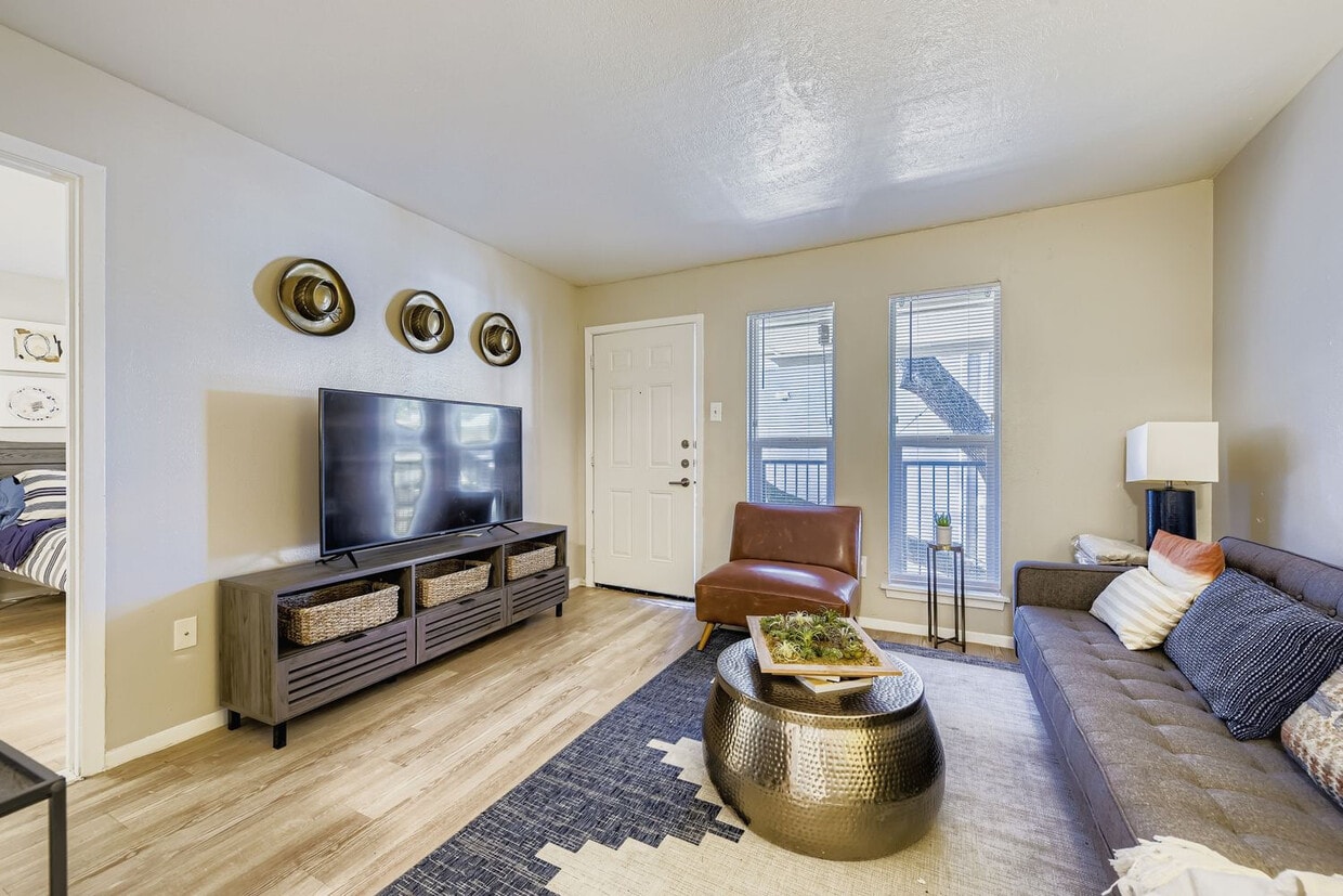 Paddock on Park Row - 420 W Park Row Dr Arlington, TX 76010 ...