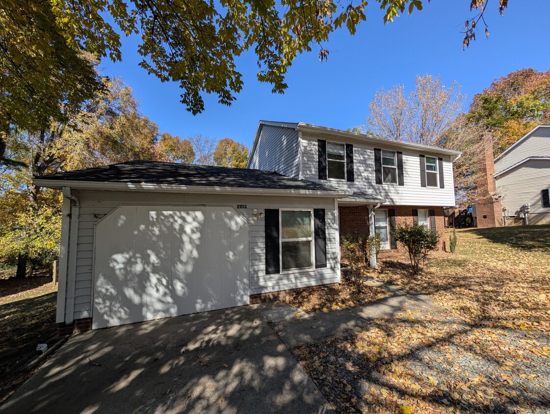 2213 Flint Glenn Ln, Charlotte, NC 28262 | Apartments.com
