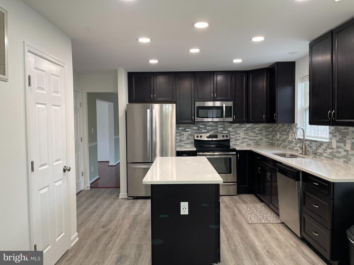 15620 Bloomfield Dr, Woodbridge, VA 22193 - House Rental in Woodbridge ...