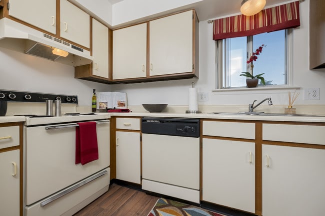 Clinton Place Apartments Rentals - Clinton Township, MI | Apartments.com