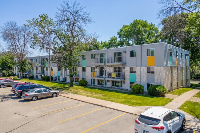 Shepard Terrace - 2061 Shepard Rd Saint Paul, MN | Apartments.com