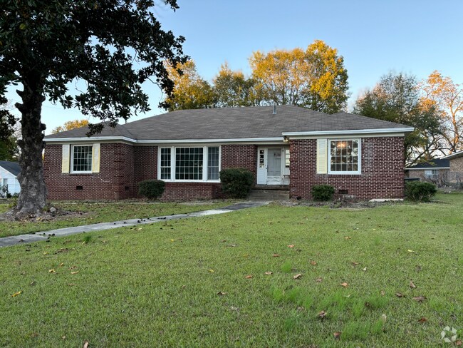 Houses for Rent with Garages in Wilmar, AR