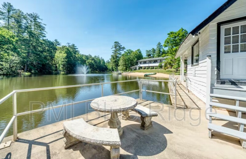 1150 W Blue Ridge Rd Unit 101, Flat Rock, NC 28731 - Condo for Rent in ...