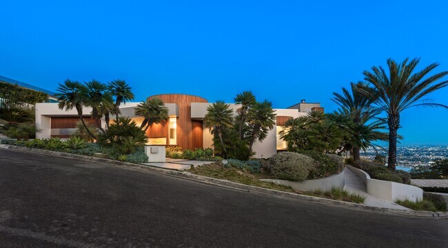 9305 Nightingale Dr, Los Angeles, CA 90069 - House Rental in Los ...