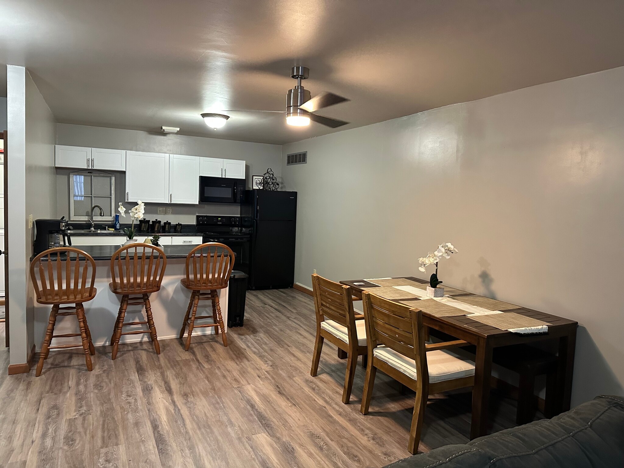 1057 Market St Unit Upstairs, Wheeling, WV 26003 - 1057 Market St ...