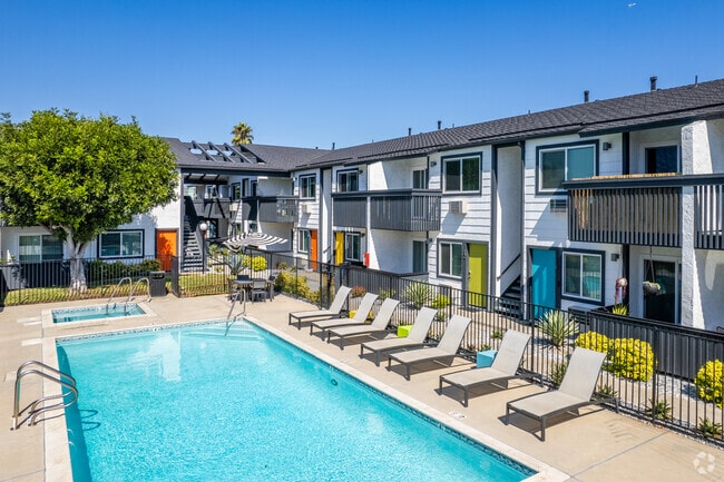 East Costa Mesa Apartments for Rent with a Walk-In Closet - Costa Mesa ...