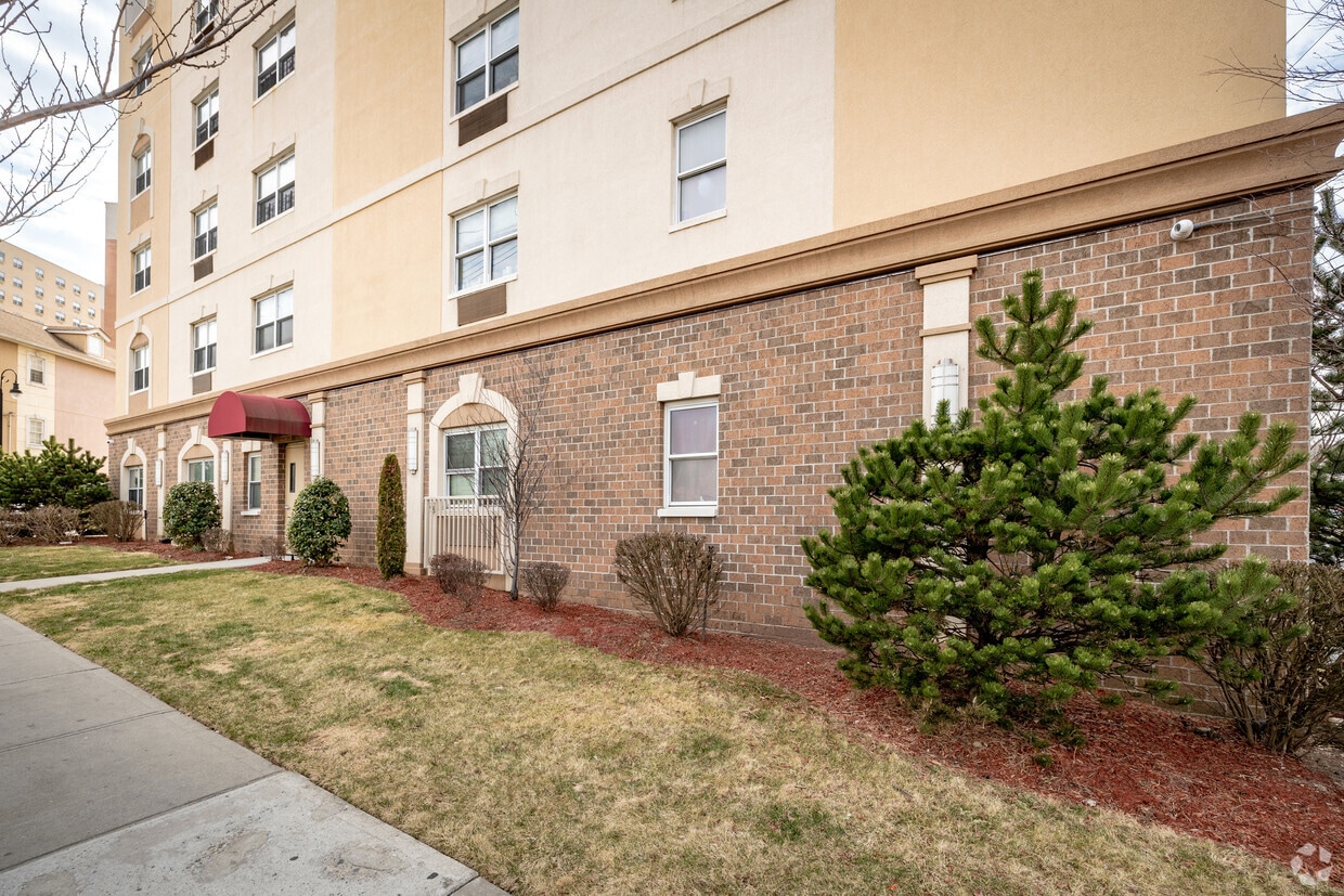 The Pavillion at Locust Manor - 171-04 Baisley Blvd Jamaica, NY 11434 ...