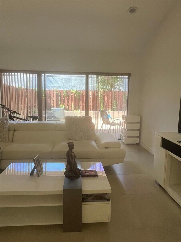 52X NE 199th Ln, Ives Estates, FL 33179 - Townhome Rentals in Ives ...