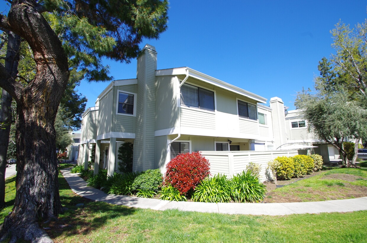 22131 Burbank Blvd, Woodland Hills, CA 91367 - Townhome Rentals in ...