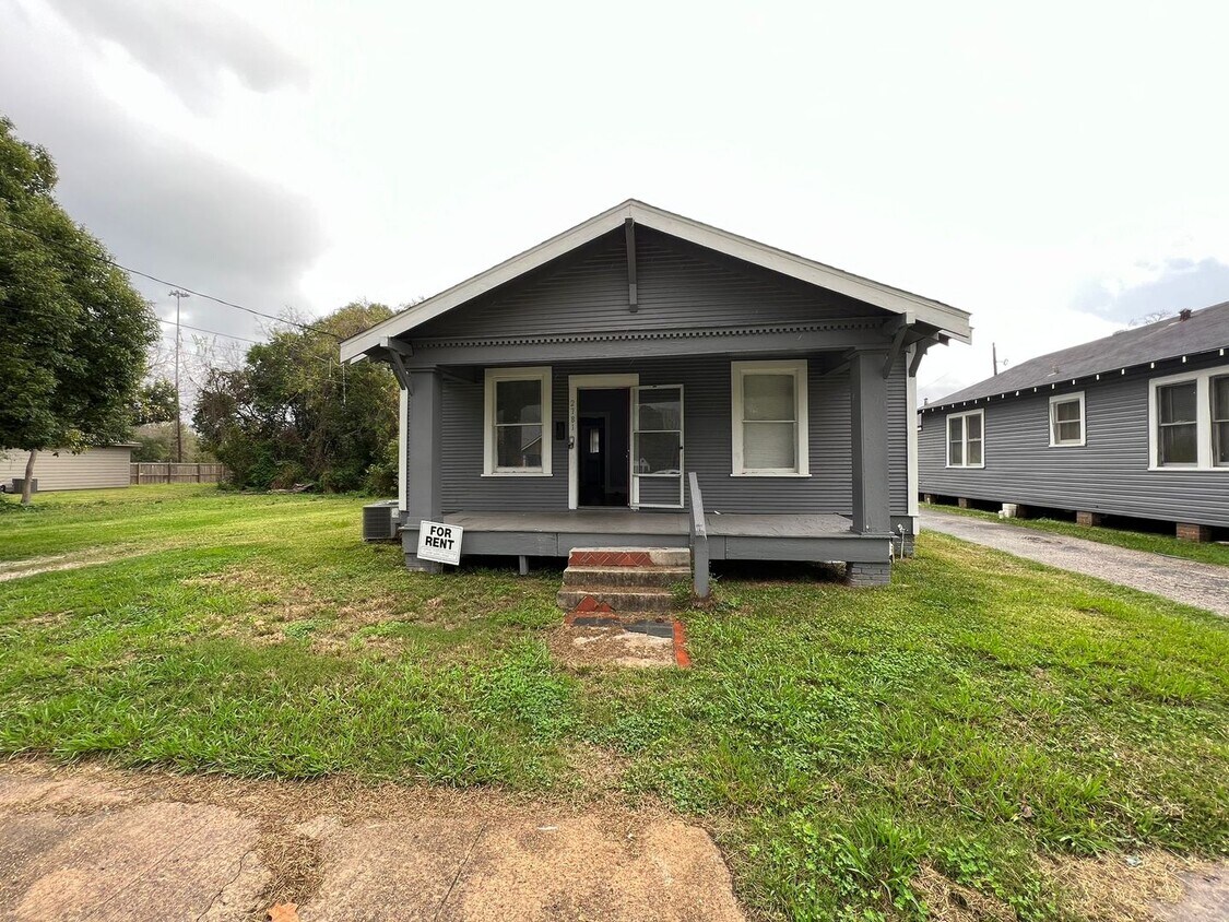 2781 Sabine Pass Ave Unit 2781 Sabine Pass Ave, Beaumont, TX 77701 - Room for Rent in Beaumont ...