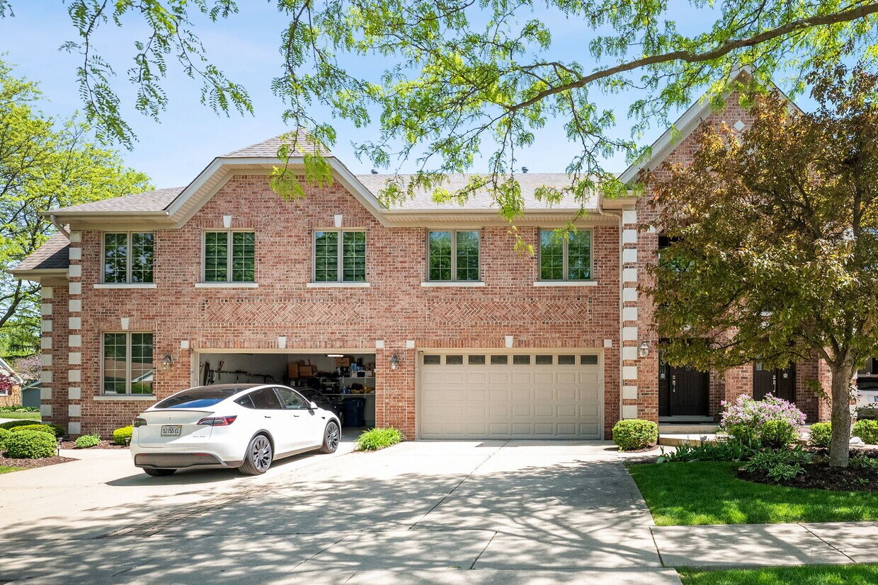 227 N Maple St, Itasca, IL 60143 - Townhome Rentals in Itasca IL ...