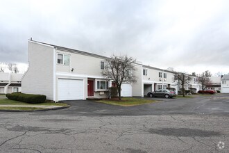 Windsor Crossing Rentals - Bloomfield, CT | Apartments.com