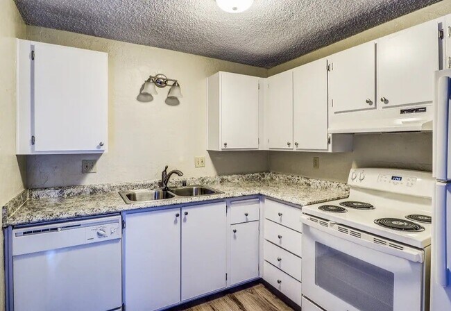 Gateway Village - Apartments in Springfield, OR | Apartments.com