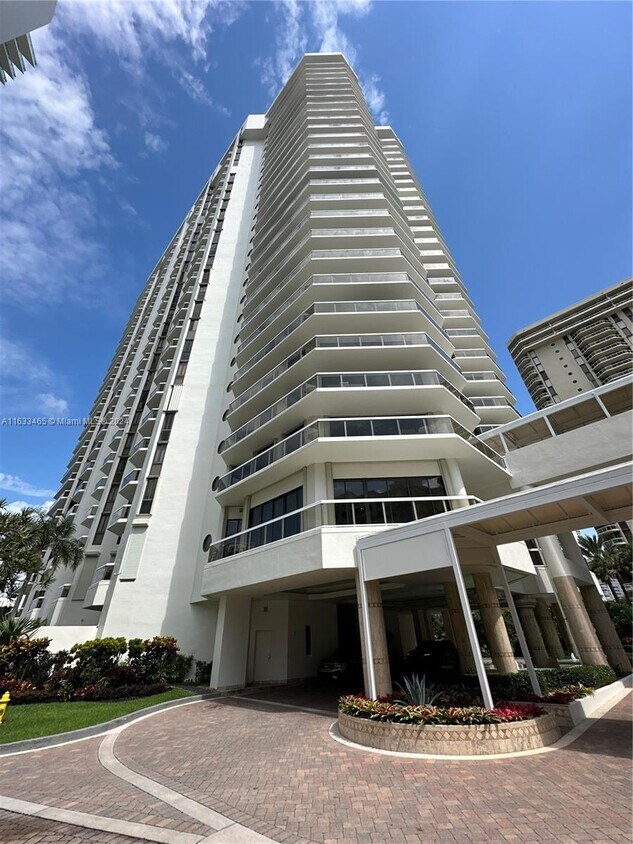 20185 E Country Club Dr Miami, FL 33180 - Alquileres en Miami, FL ...