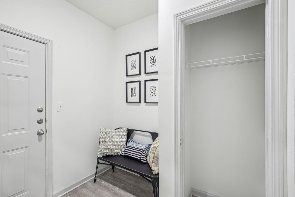 Halston Shiloh Valley Apartments - 2100 Shiloh Valley Dr Kennesaw, GA ...