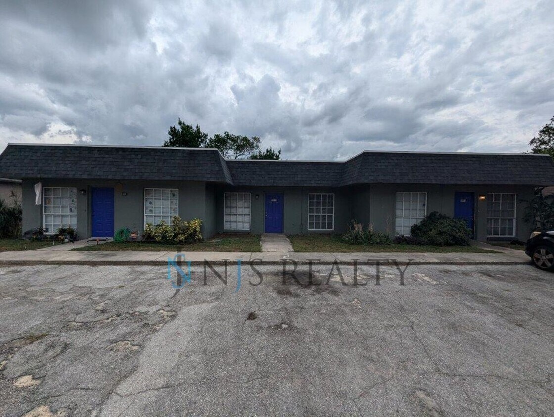 5836-5840 Pine St Unit 5838 Pine, New Port Richey, FL 34652 - Room for ...