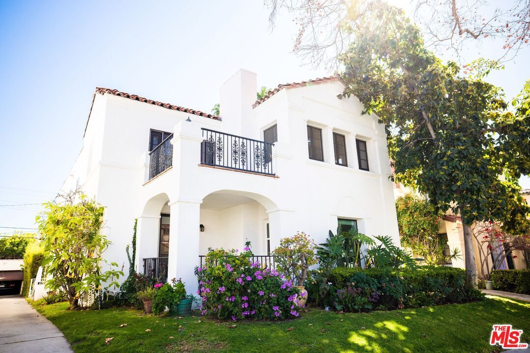 156 N Arnaz Dr Unit 2ND FLOOR, Beverly Hills, CA 90211 - Room for Rent ...