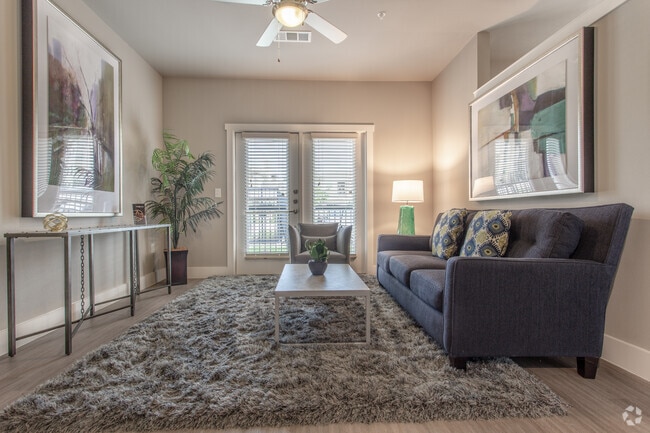 Apartments for Rent with Yard in Roans Prairie TX