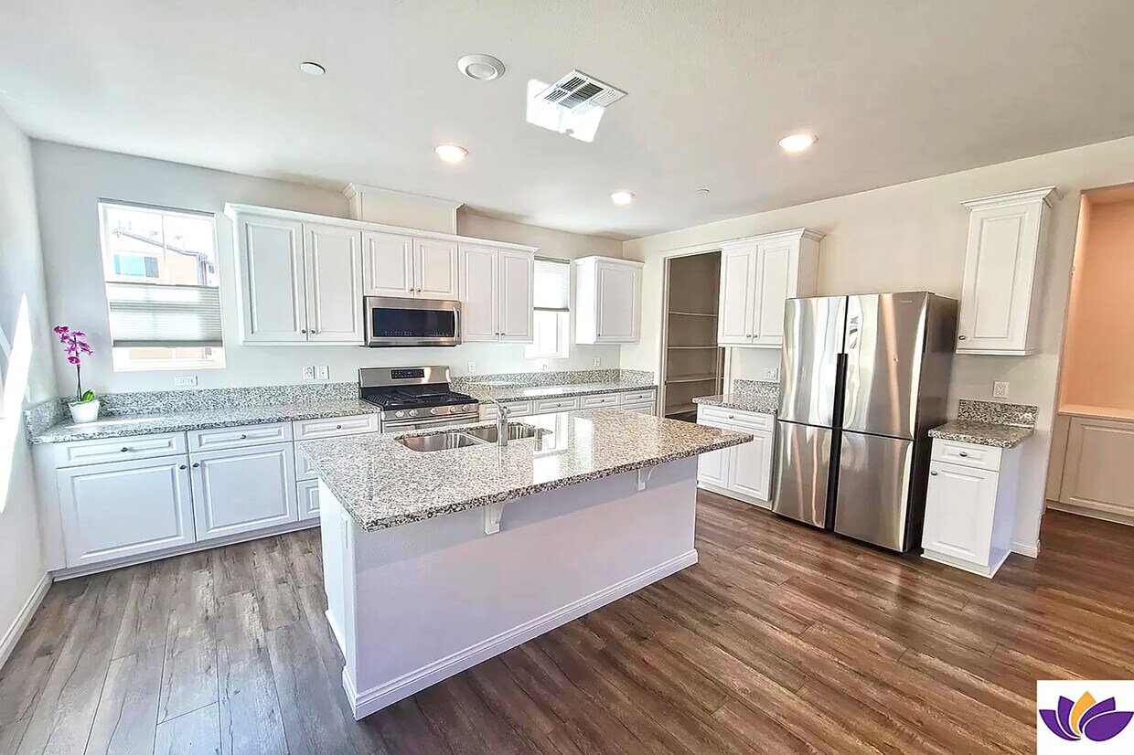 7245 N Maple Rd, Van Nuys, CA 91405 - Townhome Rentals in Van Nuys CA ...