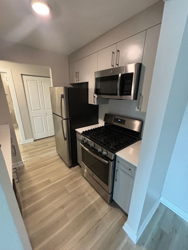 9612 N Greenwood Ave Unit #3B, Des Plaines, IL 60016 - Room for Rent in ...