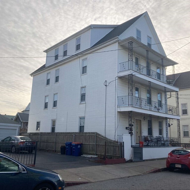 82 Crapo St New Bedford, MA 02740 - Alquileres en New Bedford, MA ...