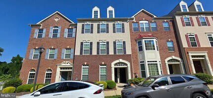 Duplex For Rent in Glassmanor MD