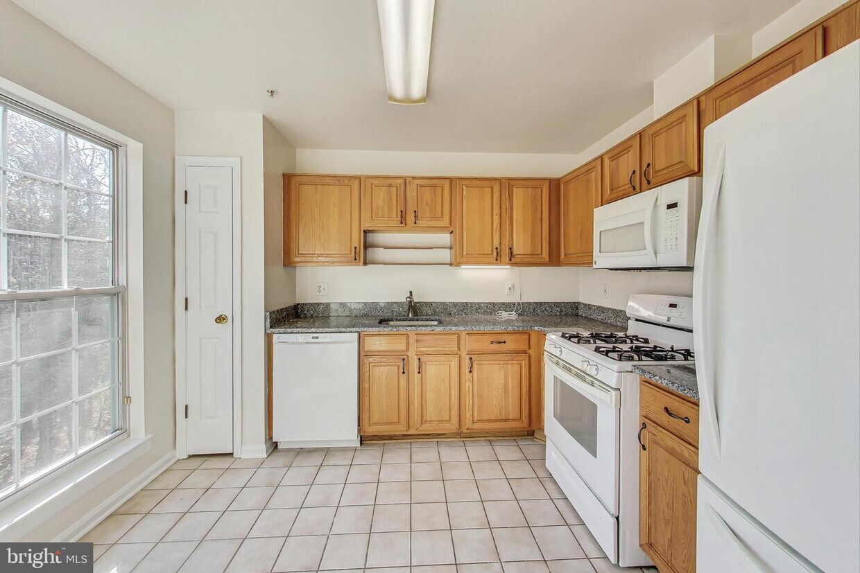 12000 Amber Ridge Cir Unit A-102, Germantown, MD 20876 - Room for Rent ...