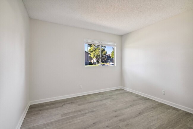 Waterleaf Apartments Homes - 333 N Emerald Dr Vista, CA 92083 ...