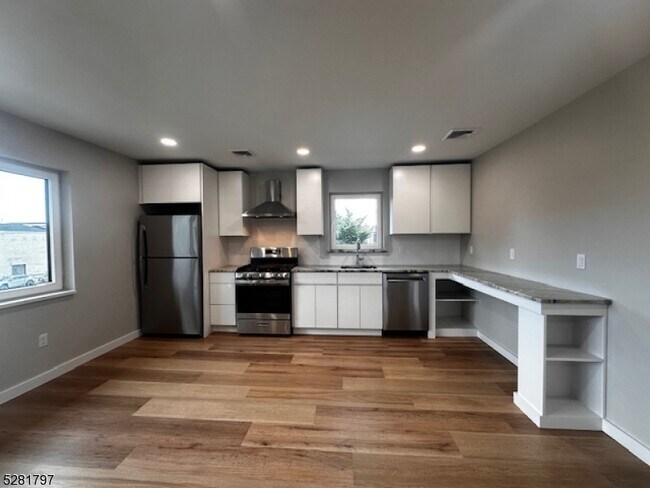 23 Chestnut St Unit 4, Rutherford, NJ 07070 - Room for Rent in ...