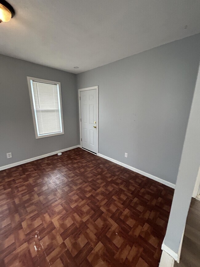 82 Crapo St Unit 82-3, New Bedford, MA 02740 - Room for Rent in New ...