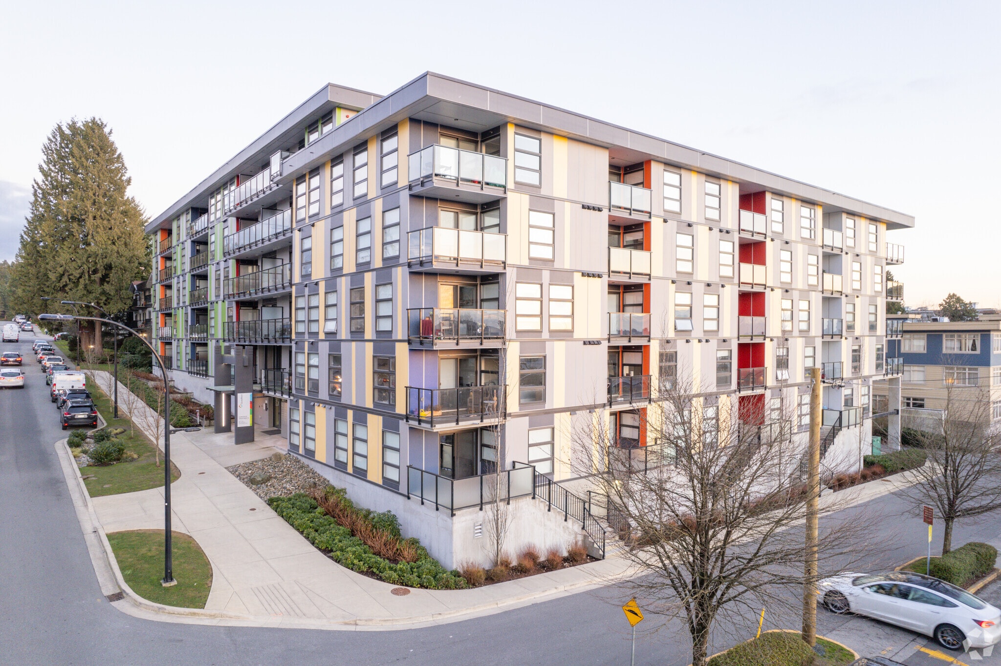 Sundance Apartments Apartments - 143 21st St E North Vancouver, BC ...