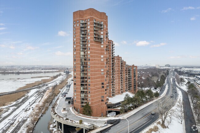 Harmon Cove Tower - Apartments in Secaucus, NJ | Apartments.com