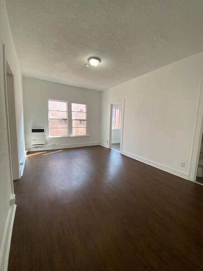 The Devon Apartments - Spacious with Beaut... - Apartments in Los ...