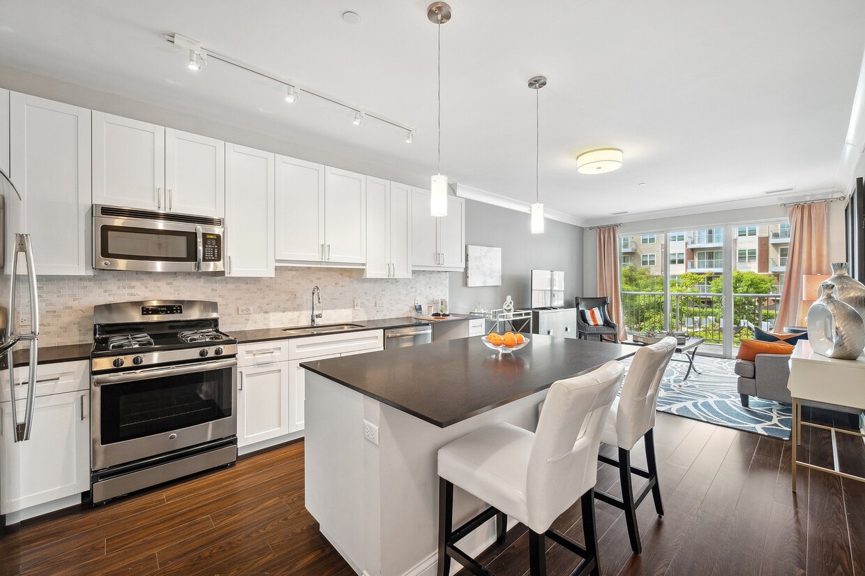AMLI Deerfield - 1525 Lake Cook Rd Deerfield, IL 60015 | Apartments.com