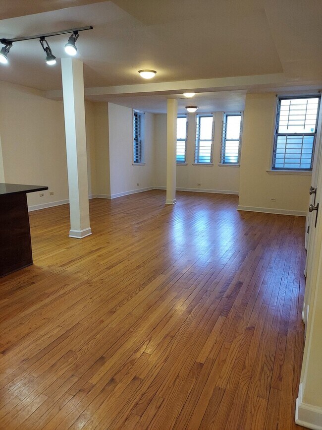 6856 S Oglesby Ave, Chicago, IL 60649 - House Rental in Chicago, IL ...